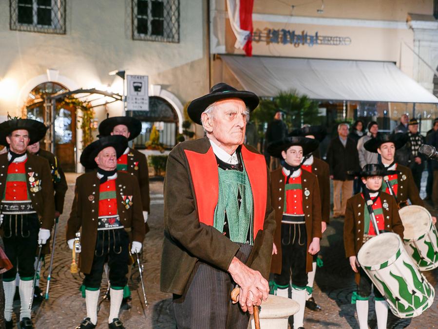 Aufrechter Gang - von rainaldsensbach@gmail.com | fisch+fleisch