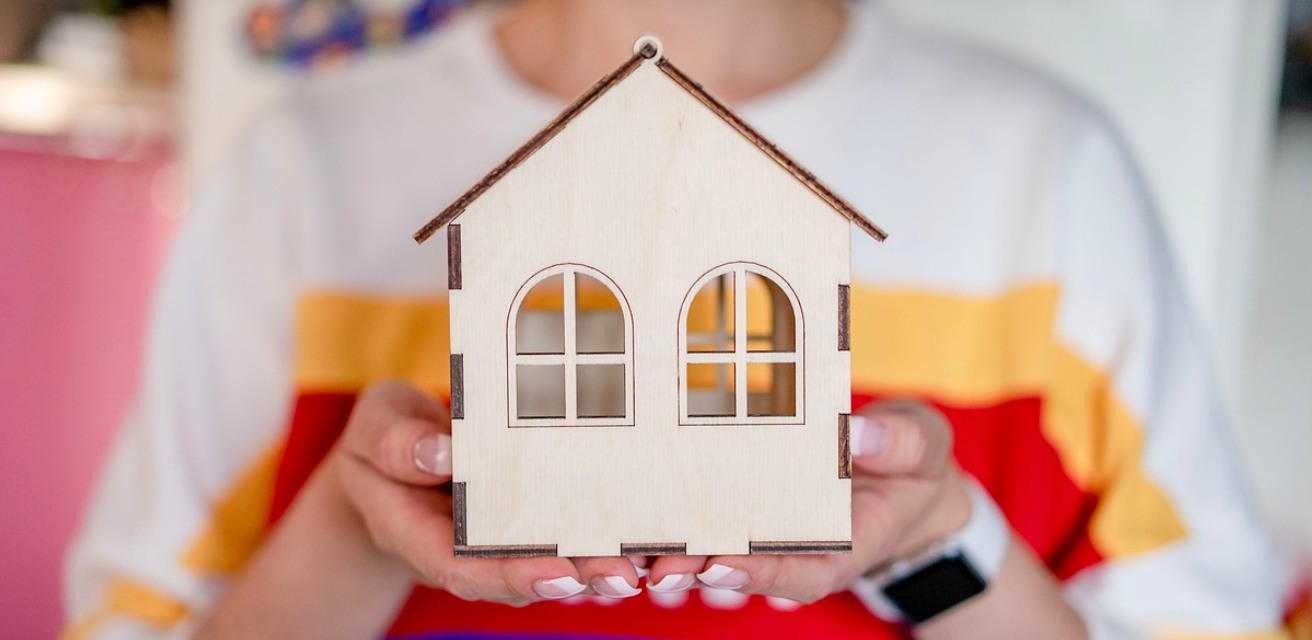 Wer kann sich heute schon ein Haus leisten? - von Weber Claudia | fisch ...