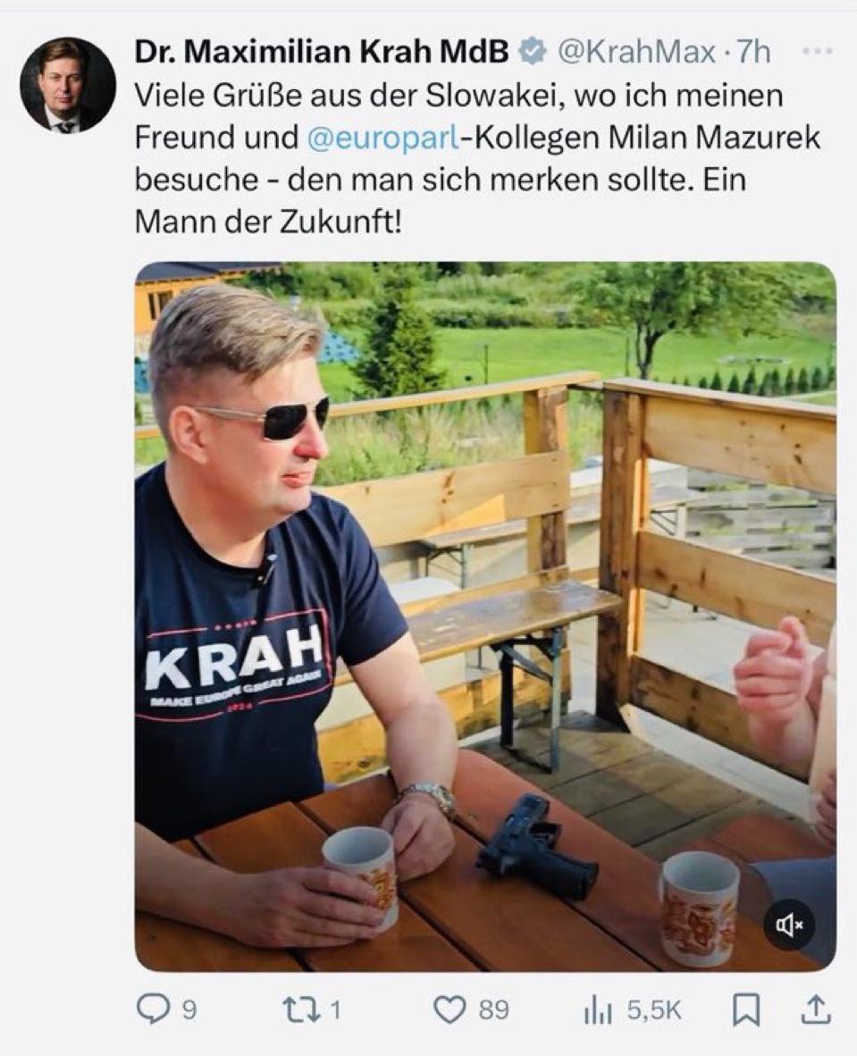 Krah. Kaffee. Zigarette. Und eine Pistole auf dem Tisch. - von ...